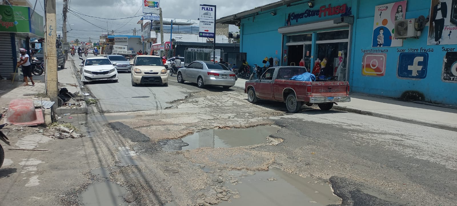 Continúa la disputa por arreglo de imbornal en el Hoyo de Friusa ...