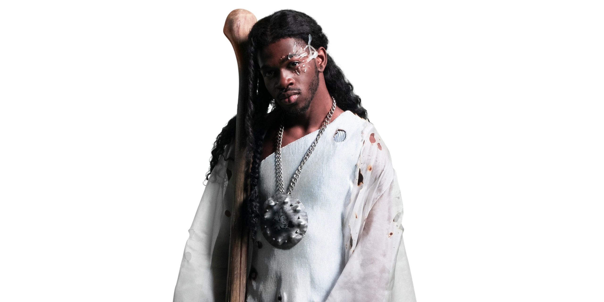 Artista estadounidense simula crucifixión en su nuevo video musical ...