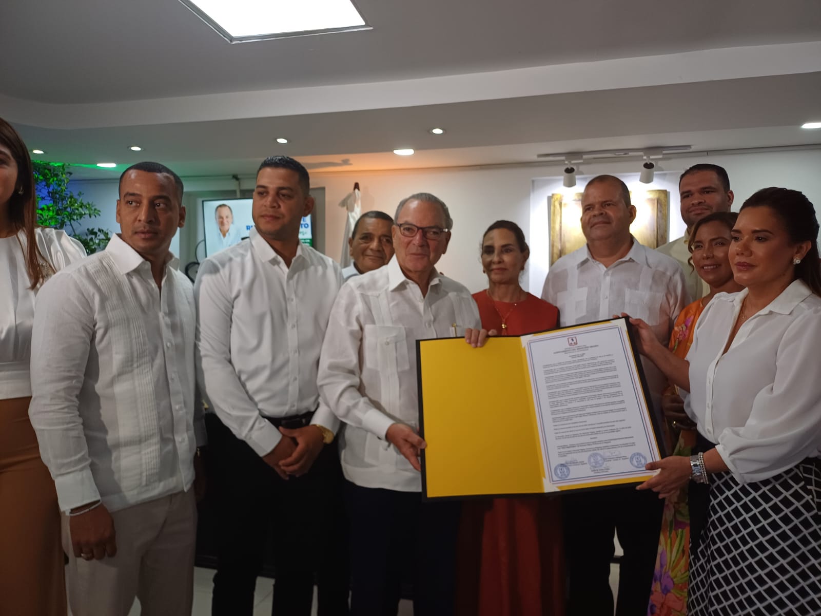 Ayuntamiento de Higuey declara Hijo Meritísimo a Frank Rainieri ...