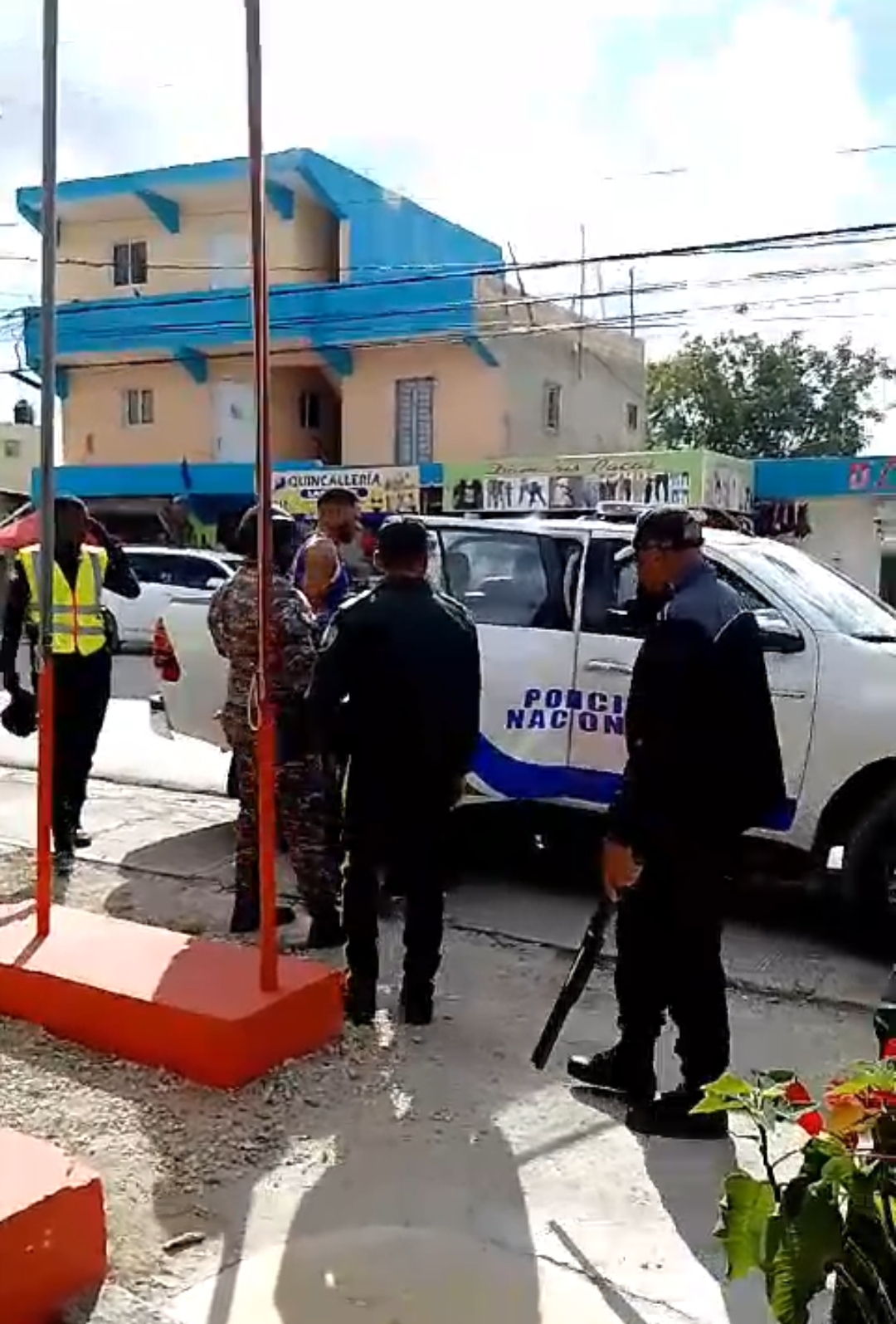 Arrestan a hombre tras enfrentamiento con agentes de DIGESETT en Verón ...
