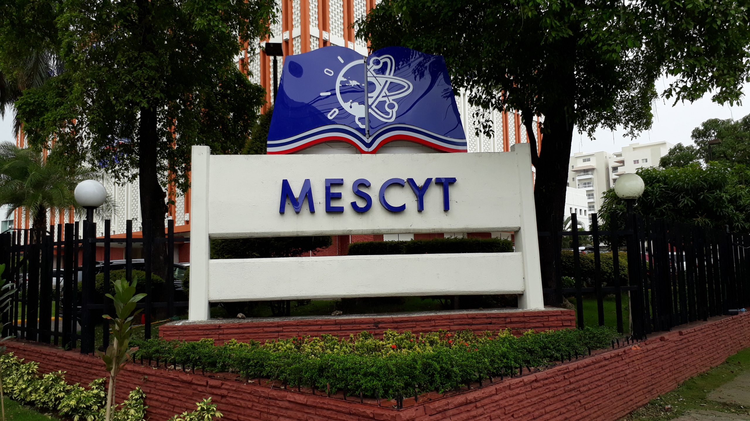 MESCyT abre convocatoria para 8,000 becas nacionales - Bávaro News