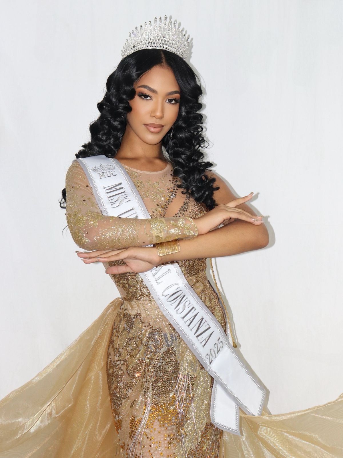 Elizabeth Quezada, de 20 años, es la nueva Miss Universal Constanza ...